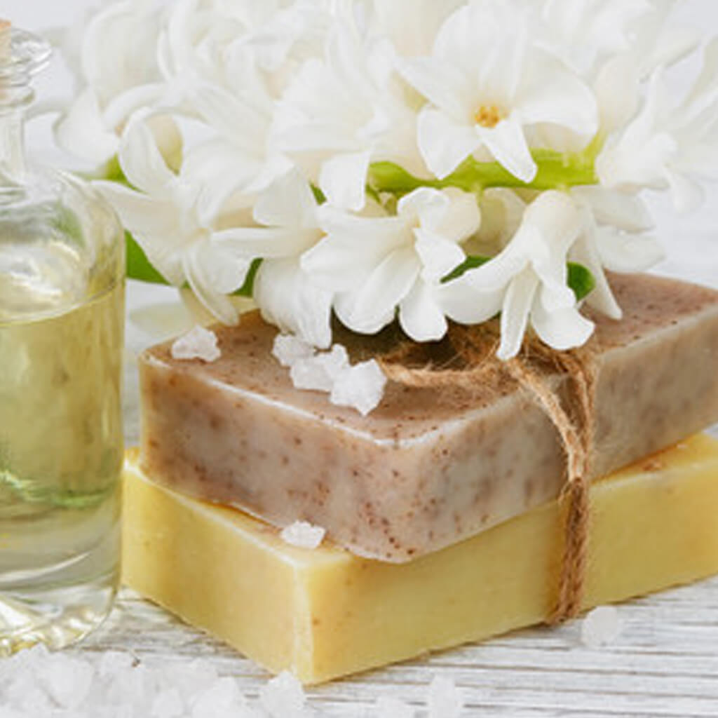 Seife & Pflege Archives - Wiener Rosenmanufaktur